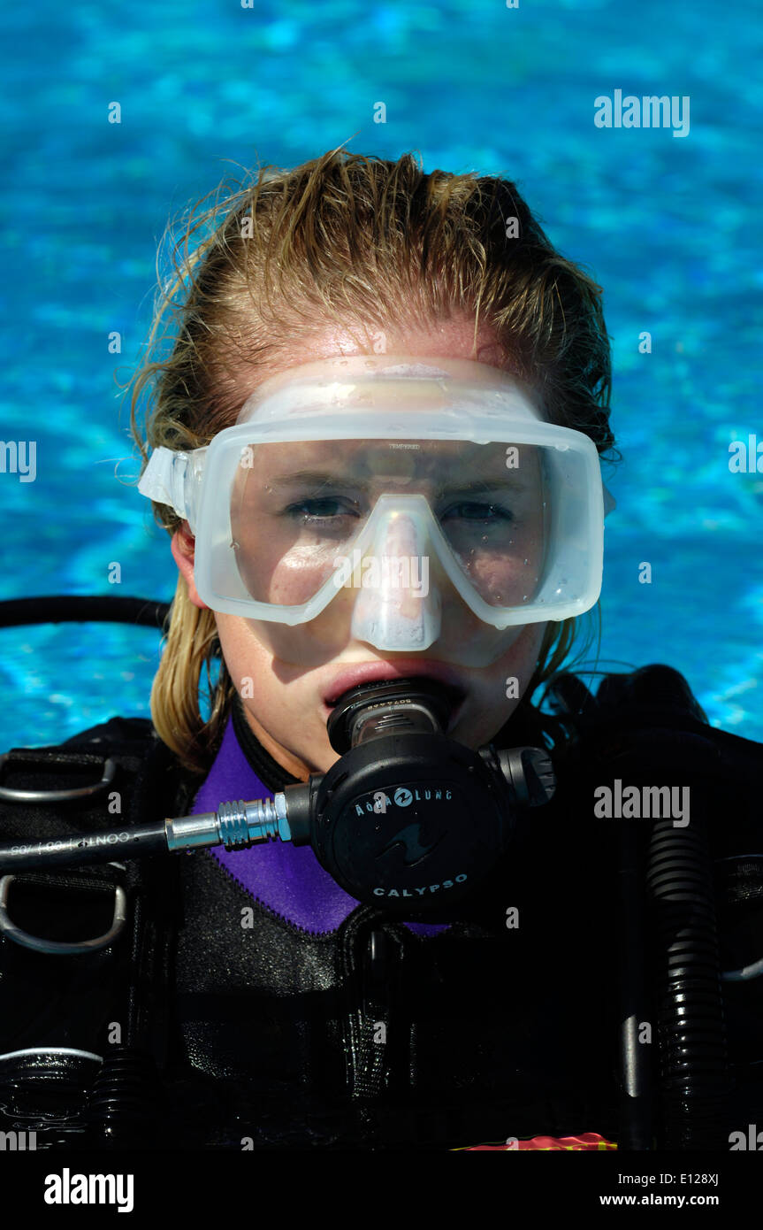 Lady scuba diving hi-res stock photography and images - Alamy