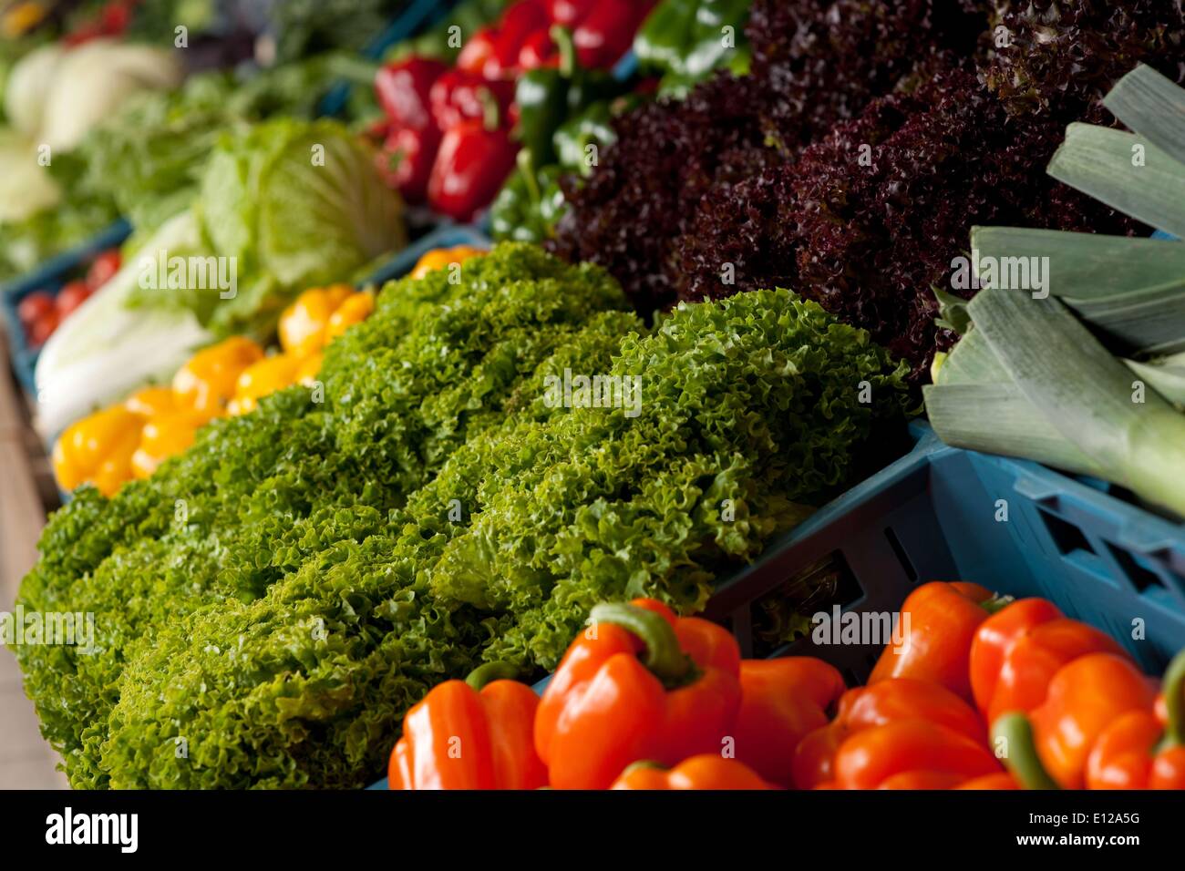 Black market shopping mall hi-res stock photography and images - Alamy