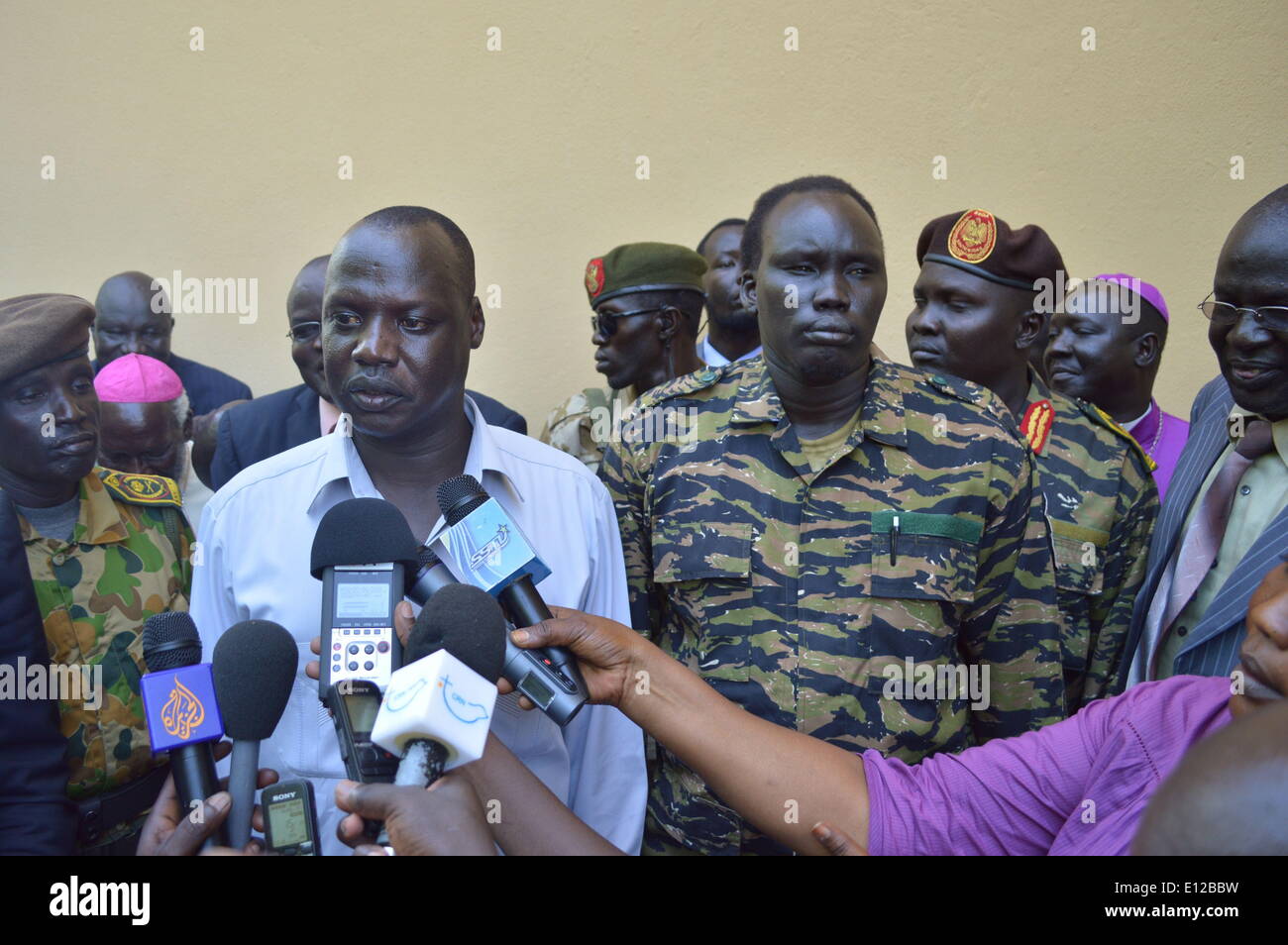 Faction fighting hi-res stock photography and images - Alamy