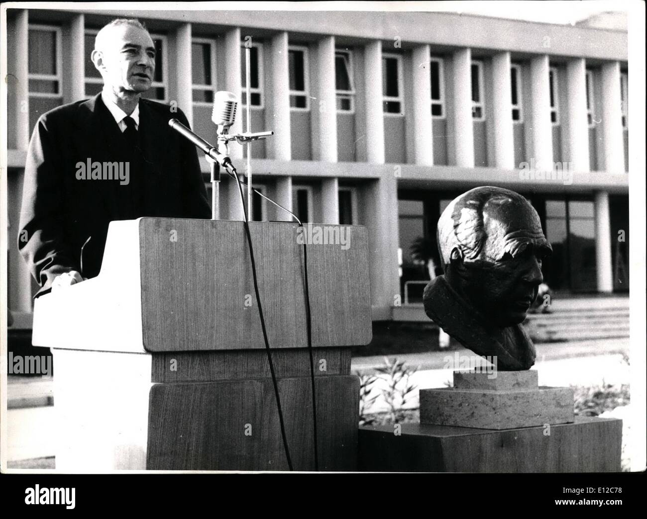 Niels bohr hi-res stock photography and images - Alamy