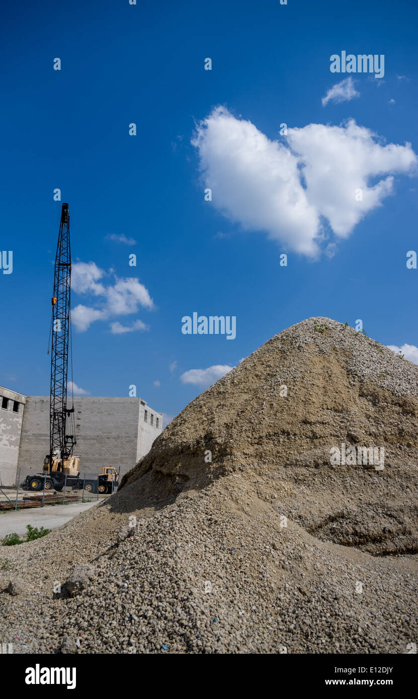 Broken crane hi-res stock photography and images - Alamy