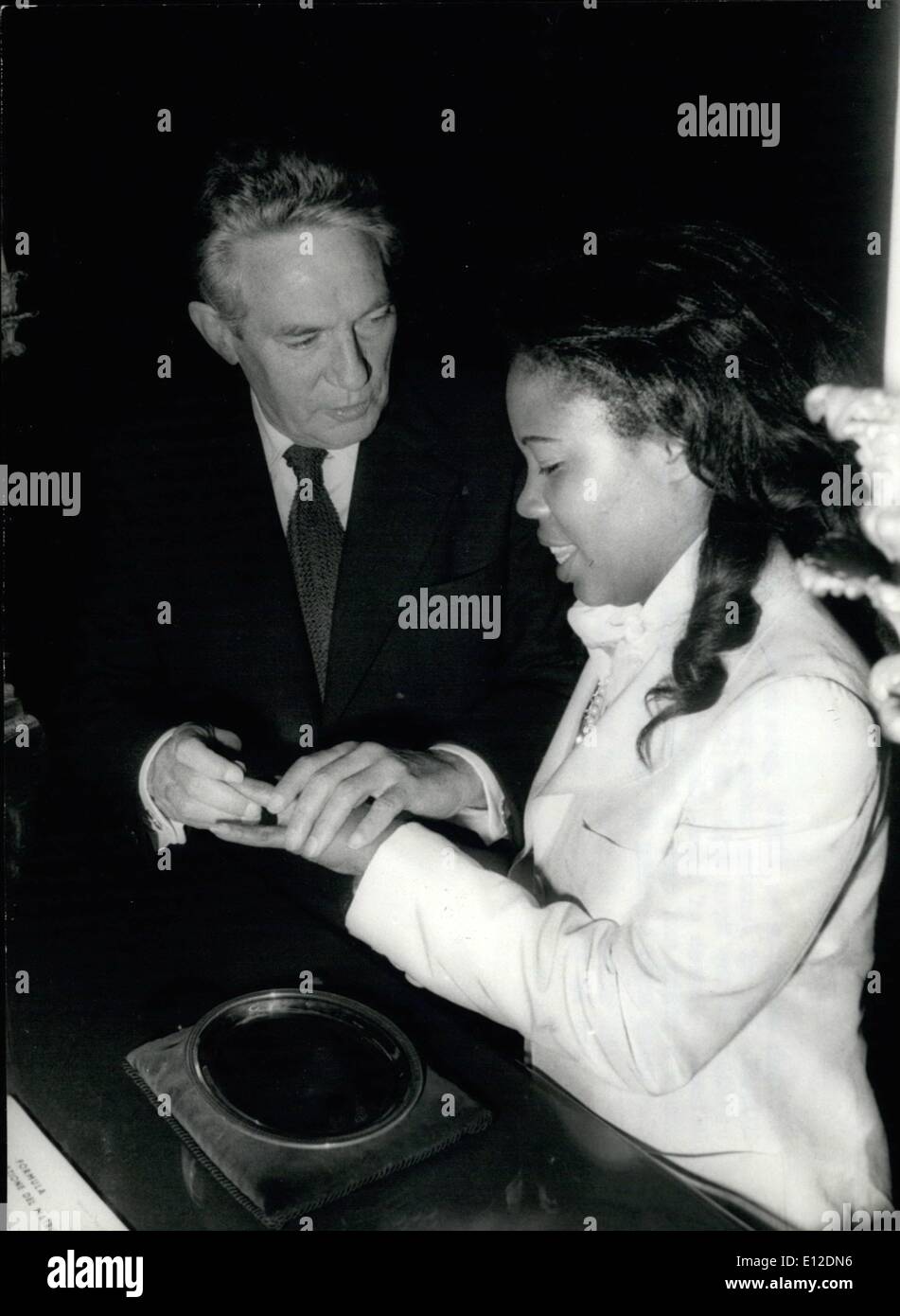 Eletha finch hi-res stock photography and images - Alamy