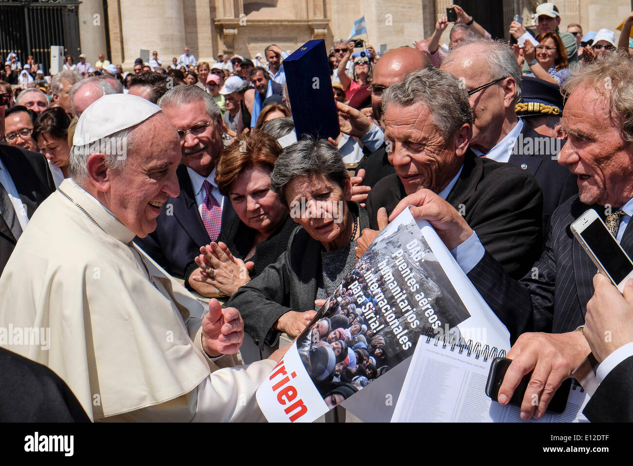 Pope vatican francis banner hi-res stock photography and images - Alamy