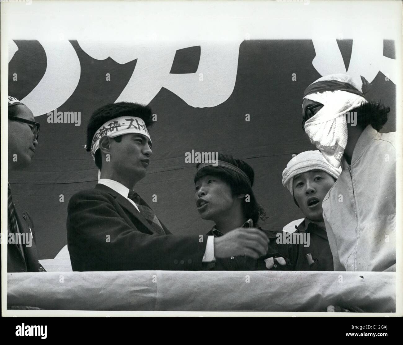 Red guards hi-res stock photography and images - Alamy