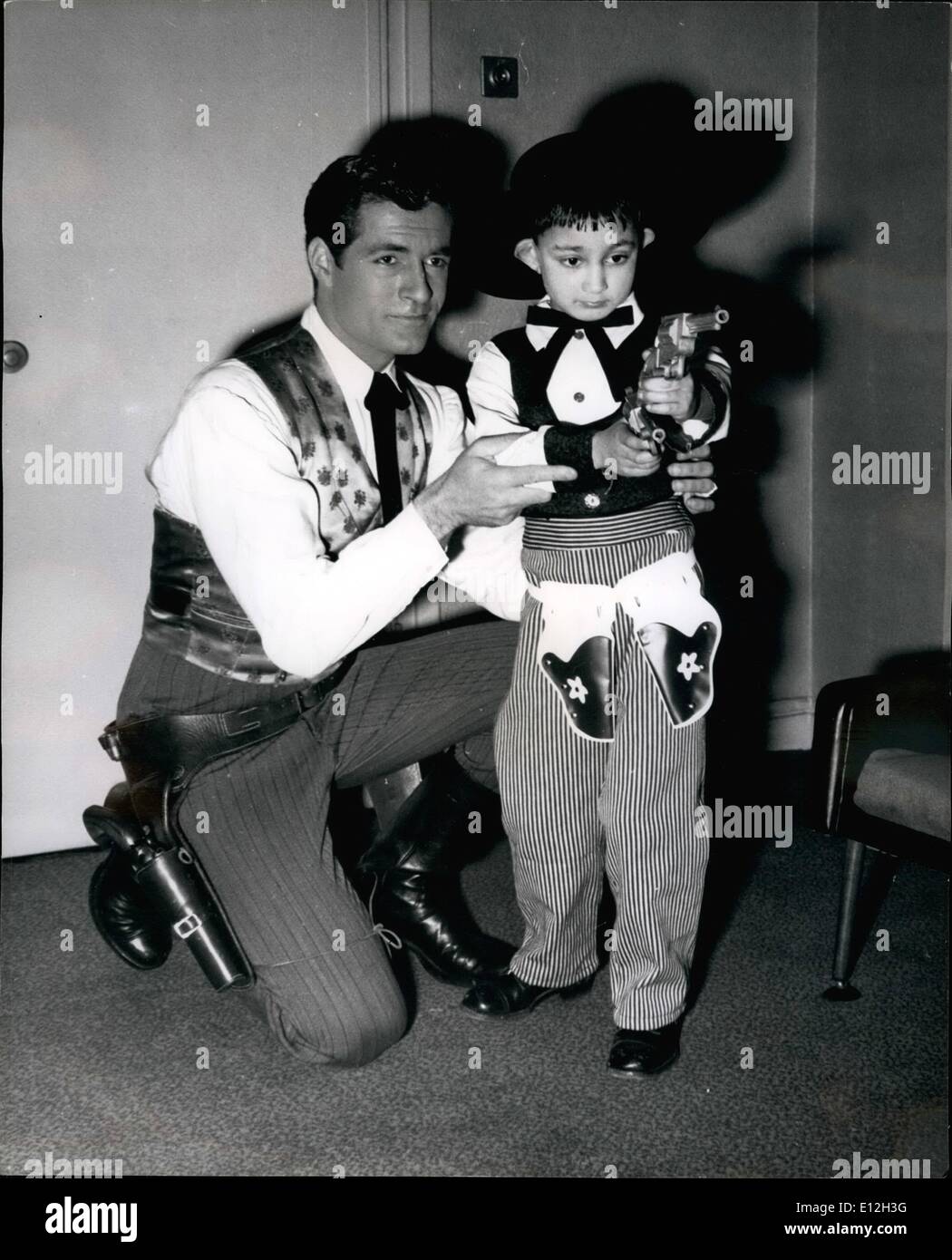 Jan. 03, 2012 - ''Hole-In-The- Heart'' Ronald Meets His Hero His Pre ...