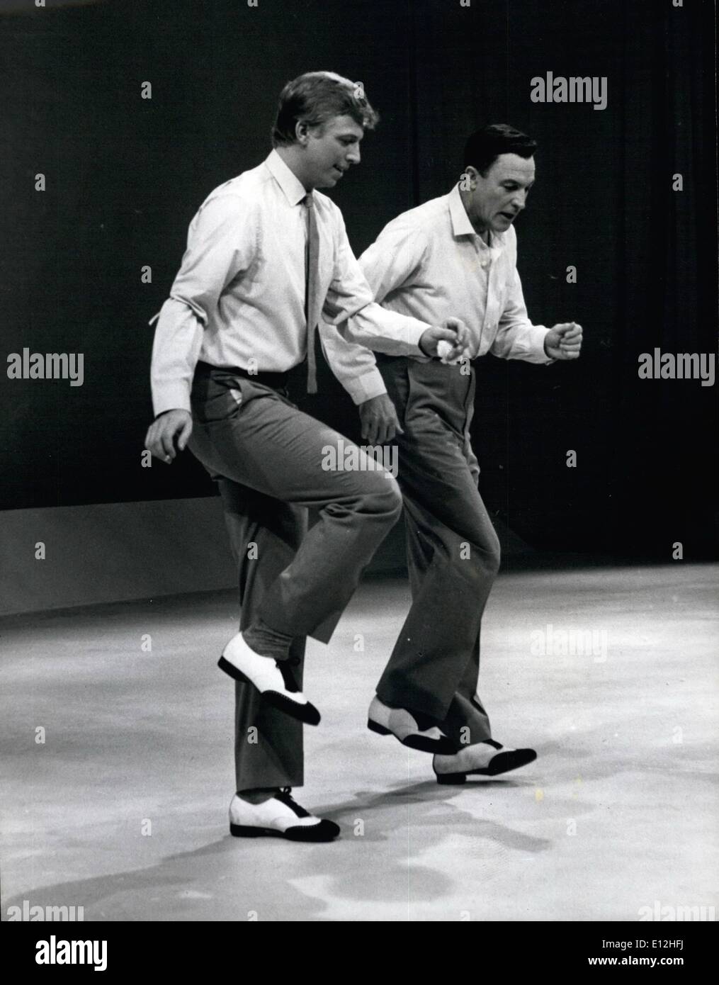 Singer dancing hi-res stock photography and images - Alamy