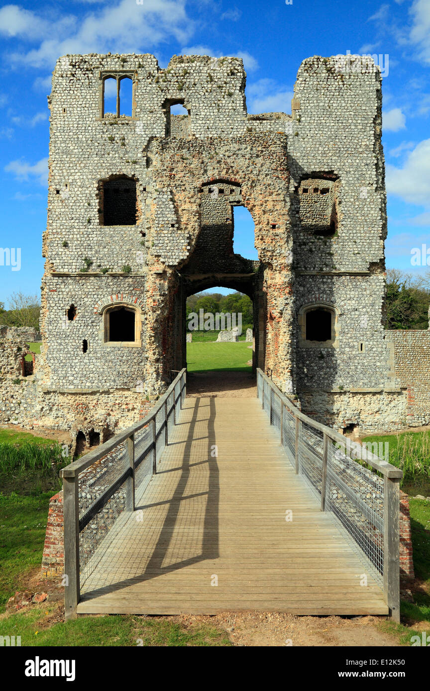Baconsthorpe Castle, 15th century Inner Gatehouse, leading to the inner ...