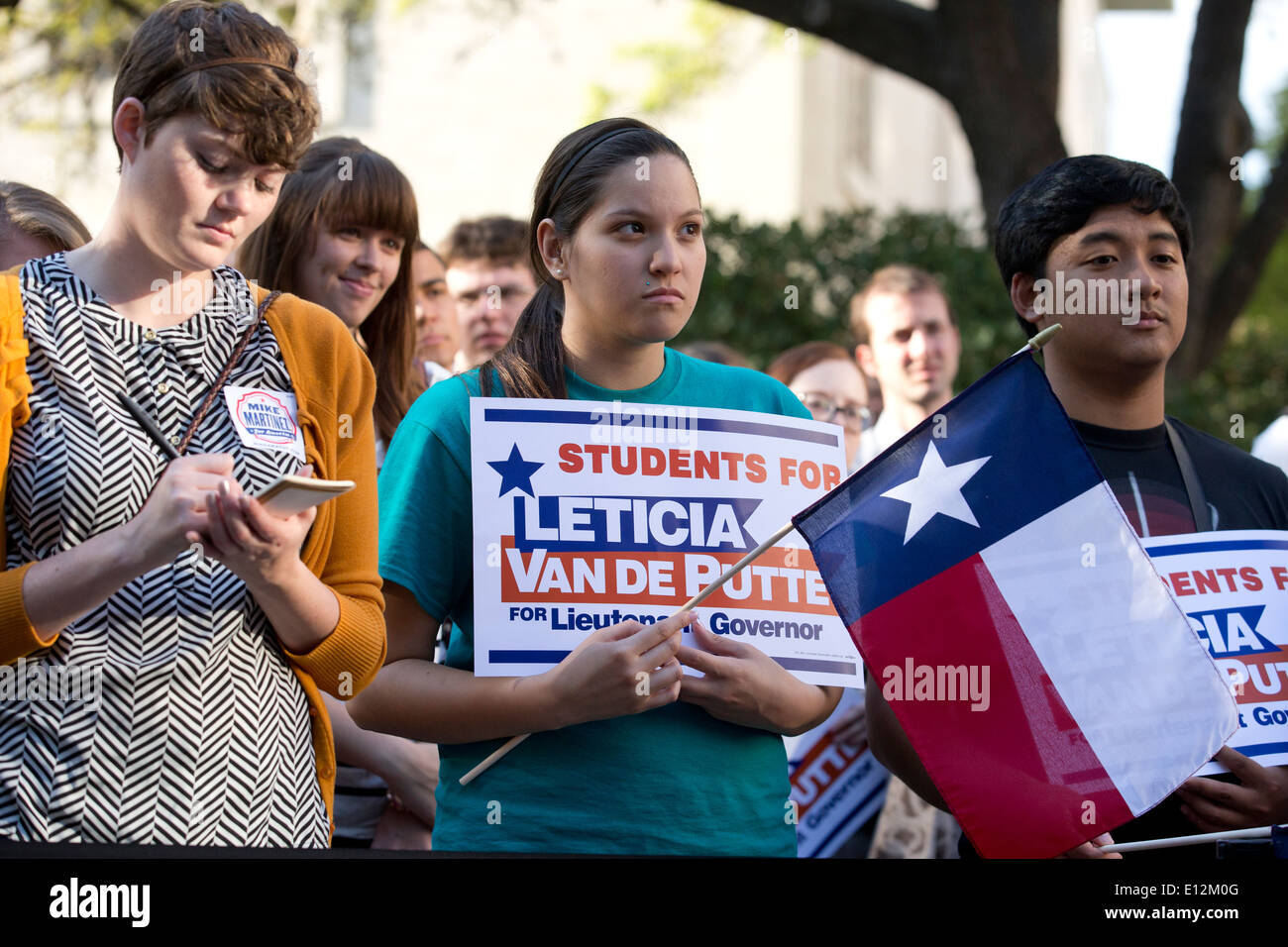 Campaign rally signs hi-res stock photography and images - Alamy
