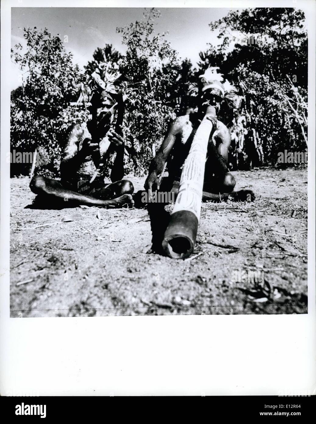 Australian aborigines in northern queensland hi-res stock photography ...