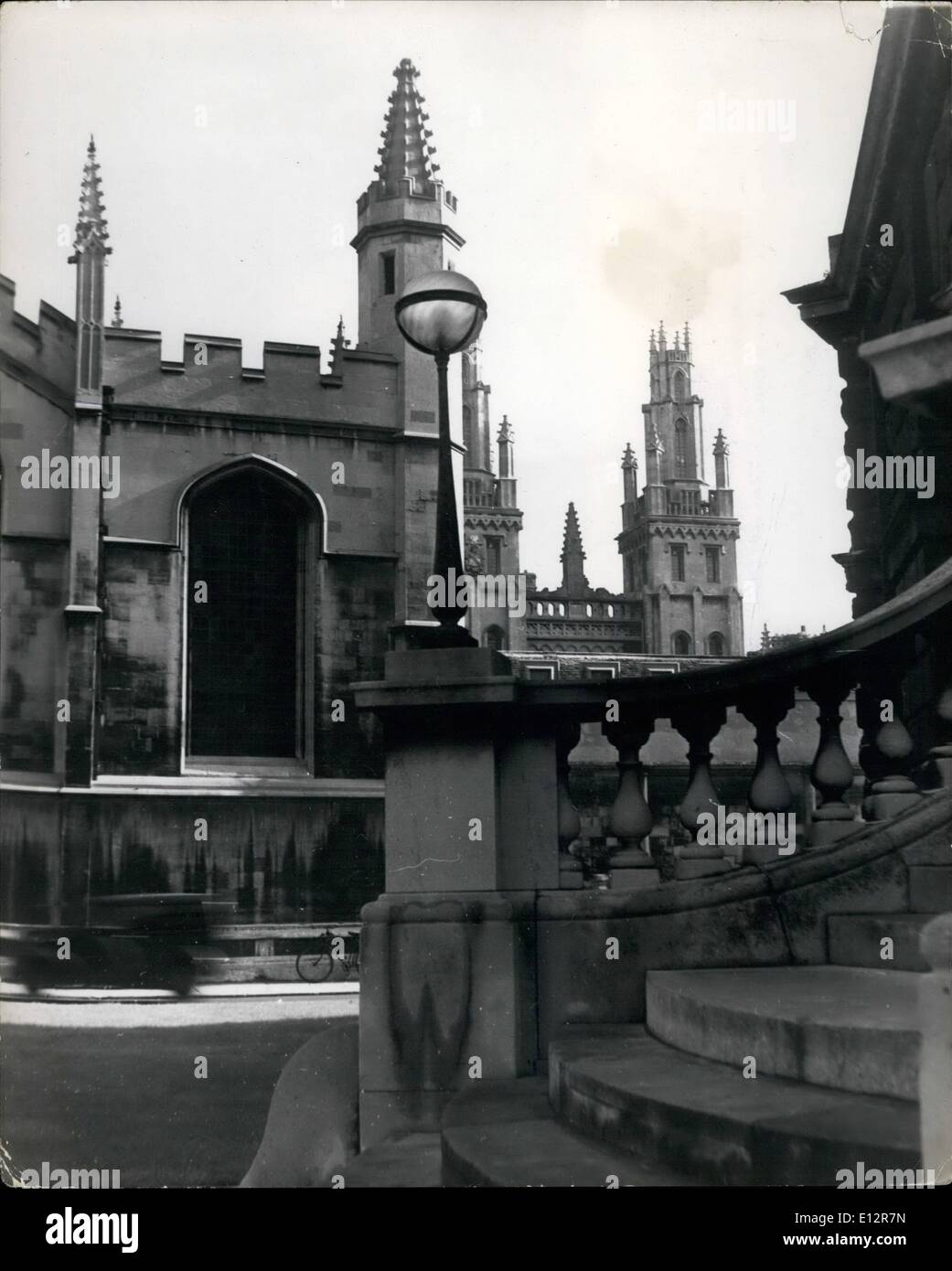 Spired buildings hi-res stock photography and images - Alamy