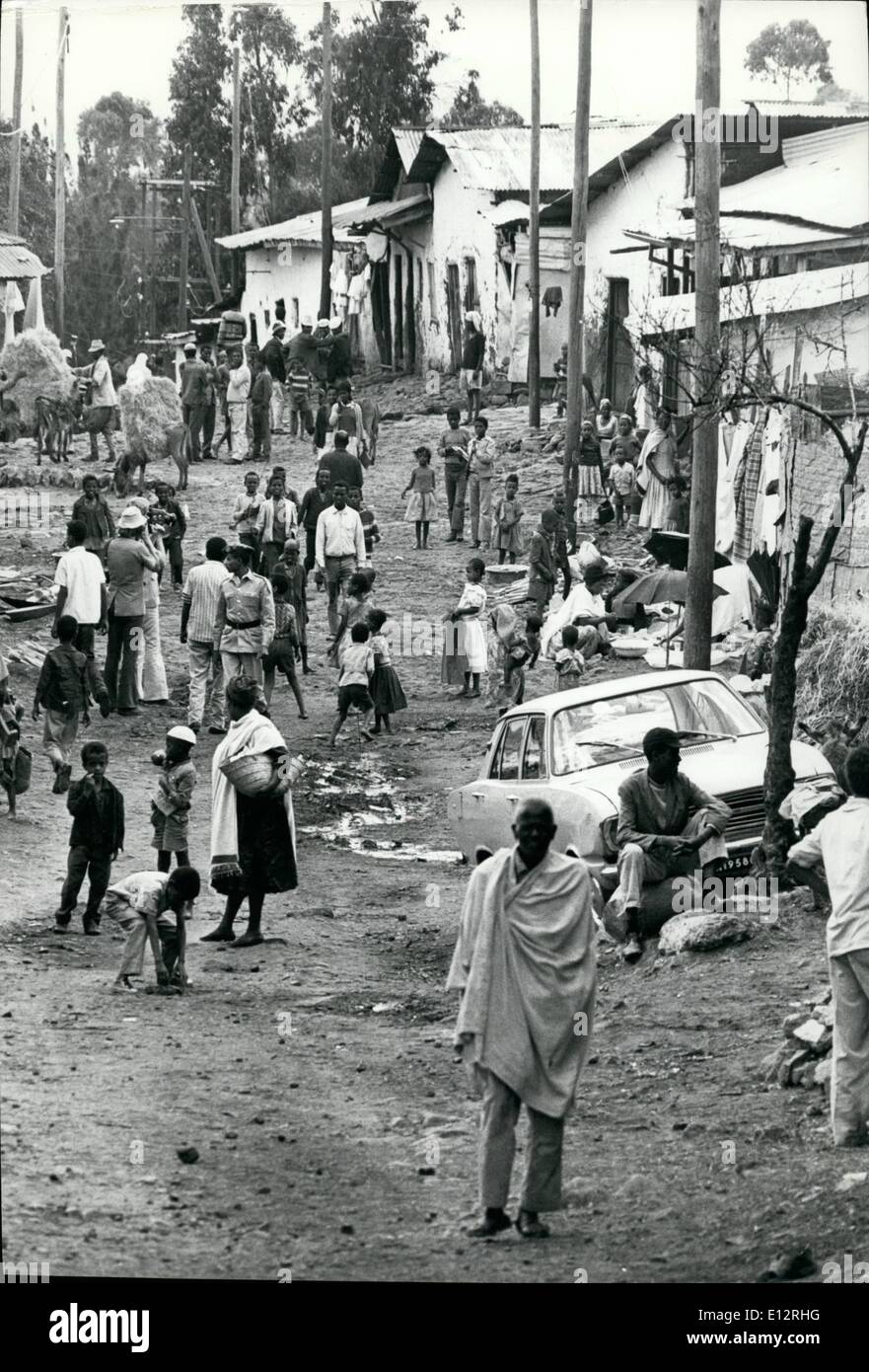 2012 ethiopia street in addis ababa hi-res stock photography and images ...