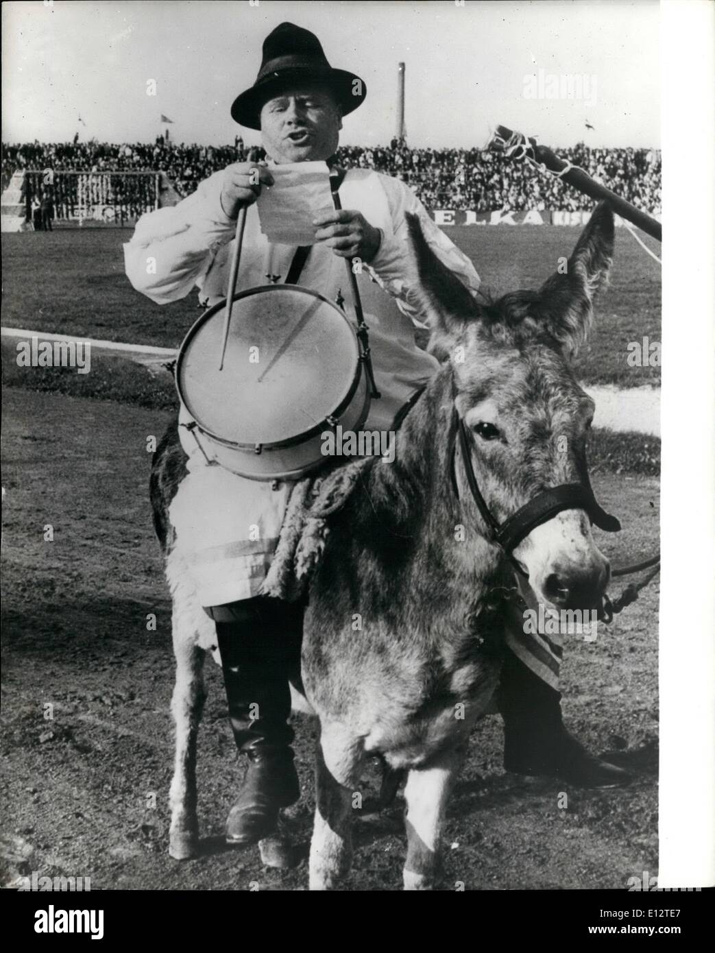 Oyez oyez oyez hi-res stock photography and images - Alamy