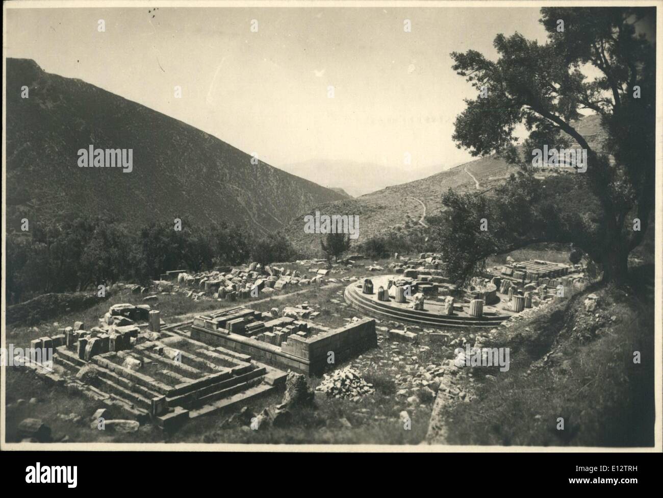 Temple of delphi hi-res stock photography and images - Alamy