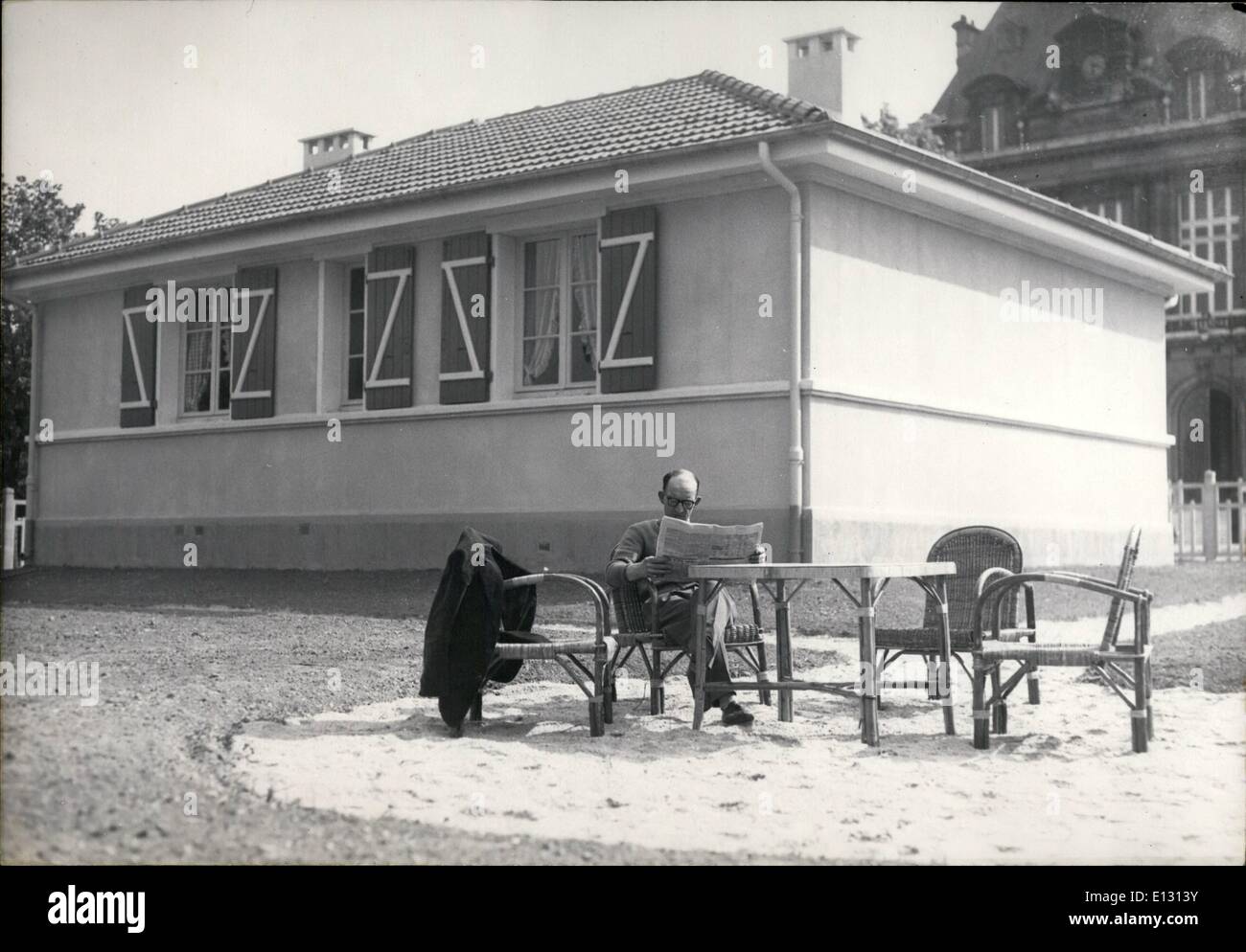 Prefab house built hi-res stock photography and images - Alamy