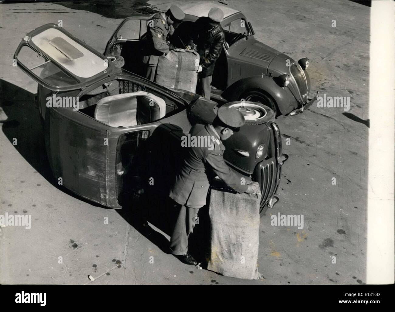 Cigarette contraband police hi-res stock photography and images - Alamy