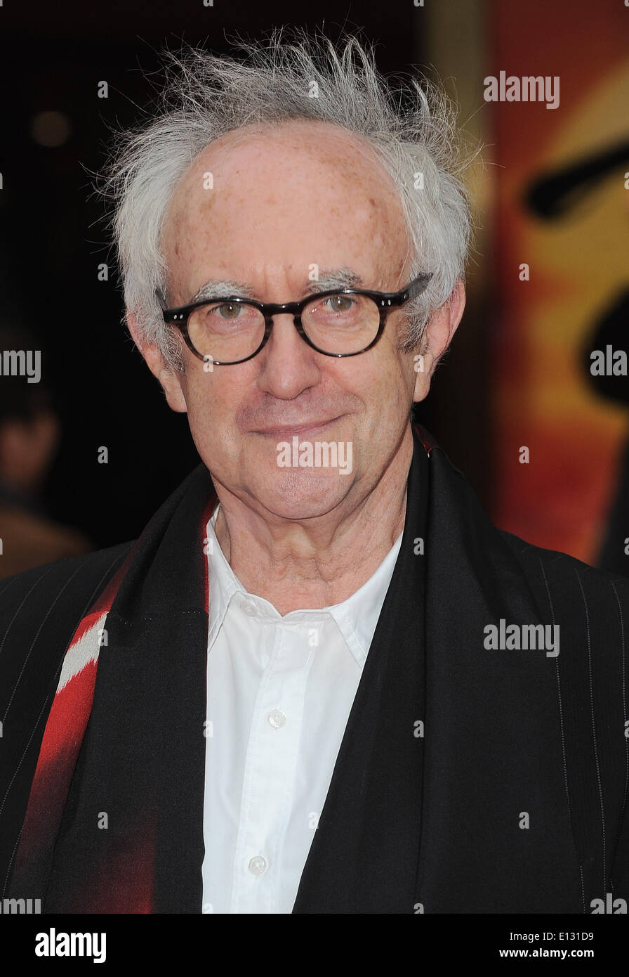 Jonathan pryce miss saigon hi-res stock photography and images - Alamy