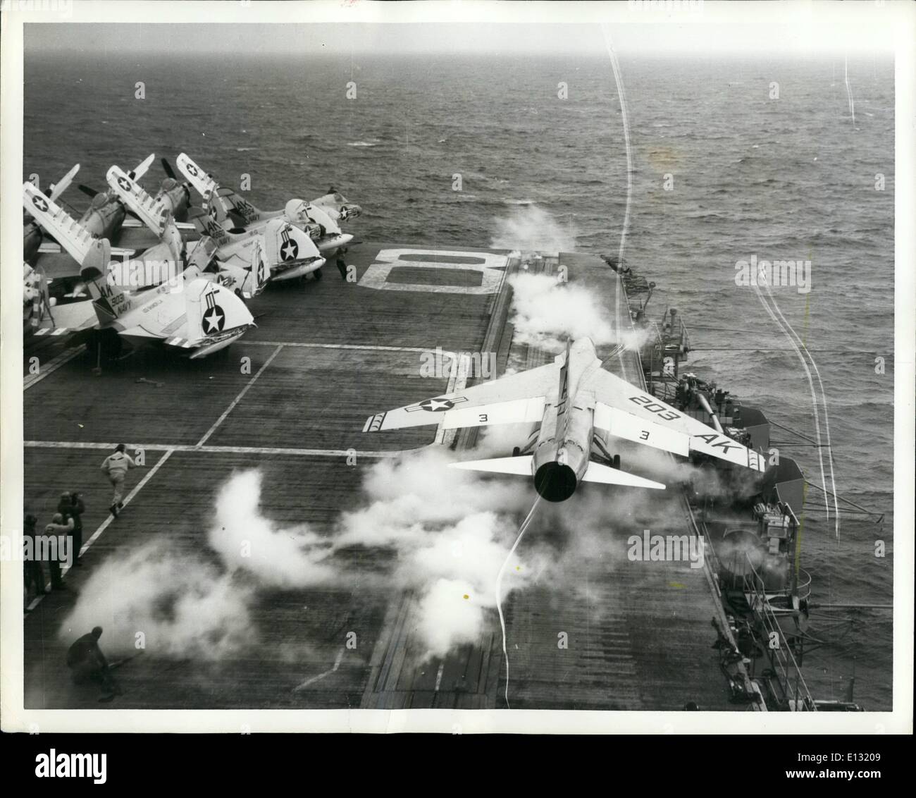 Usn aircraft hi-res stock photography and images - Alamy