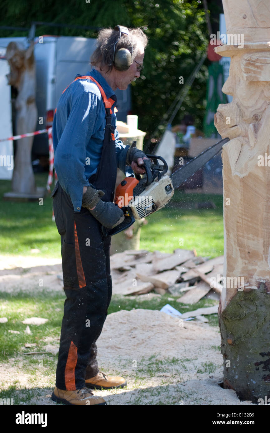 Chainsaw wood sculptor at work at Weird and Wonderful Wood show ...