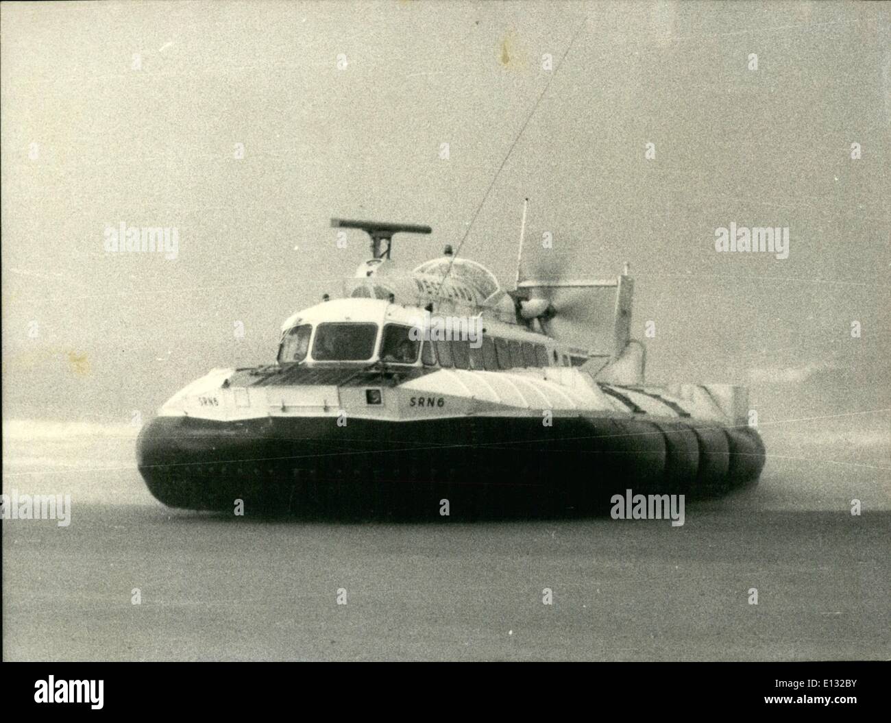 First hovercraft hi-res stock photography and images - Alamy