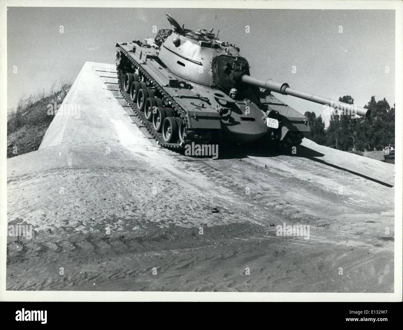 Israel salvages scrapped tanks hi-res stock photography and images - Alamy