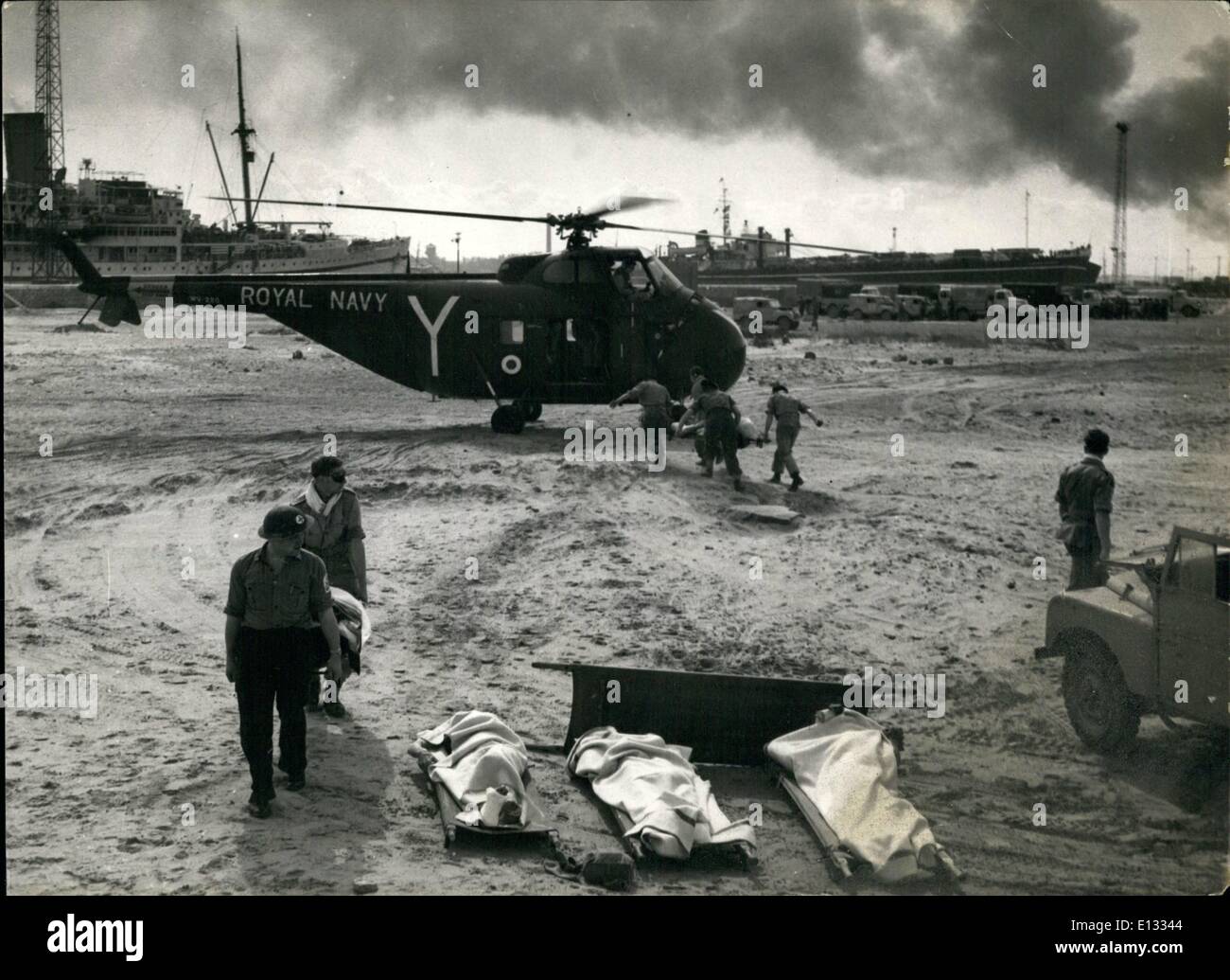 Stretcher bearers hi-res stock photography and images - Alamy
