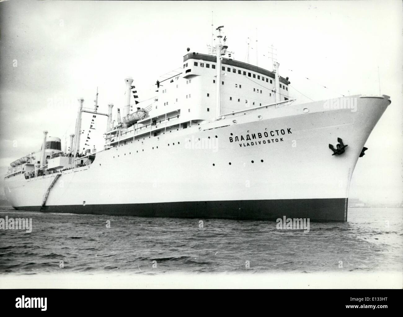 Whale ship black and white hi-res stock photography and images - Alamy