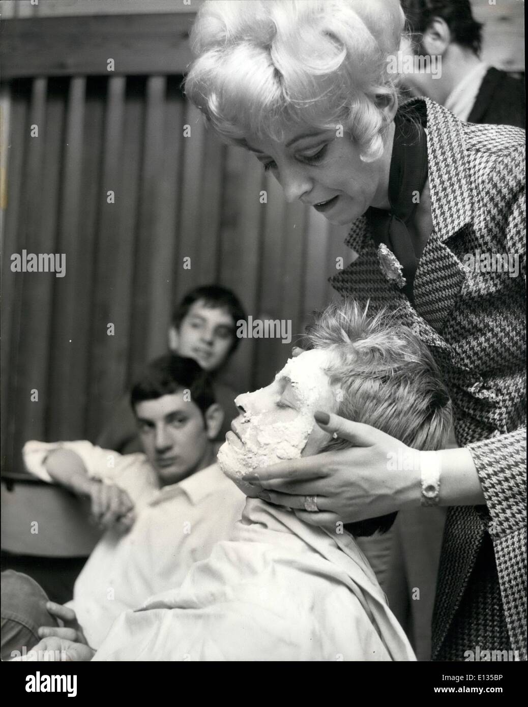 White elephant club london hi-res stock photography and images - Alamy