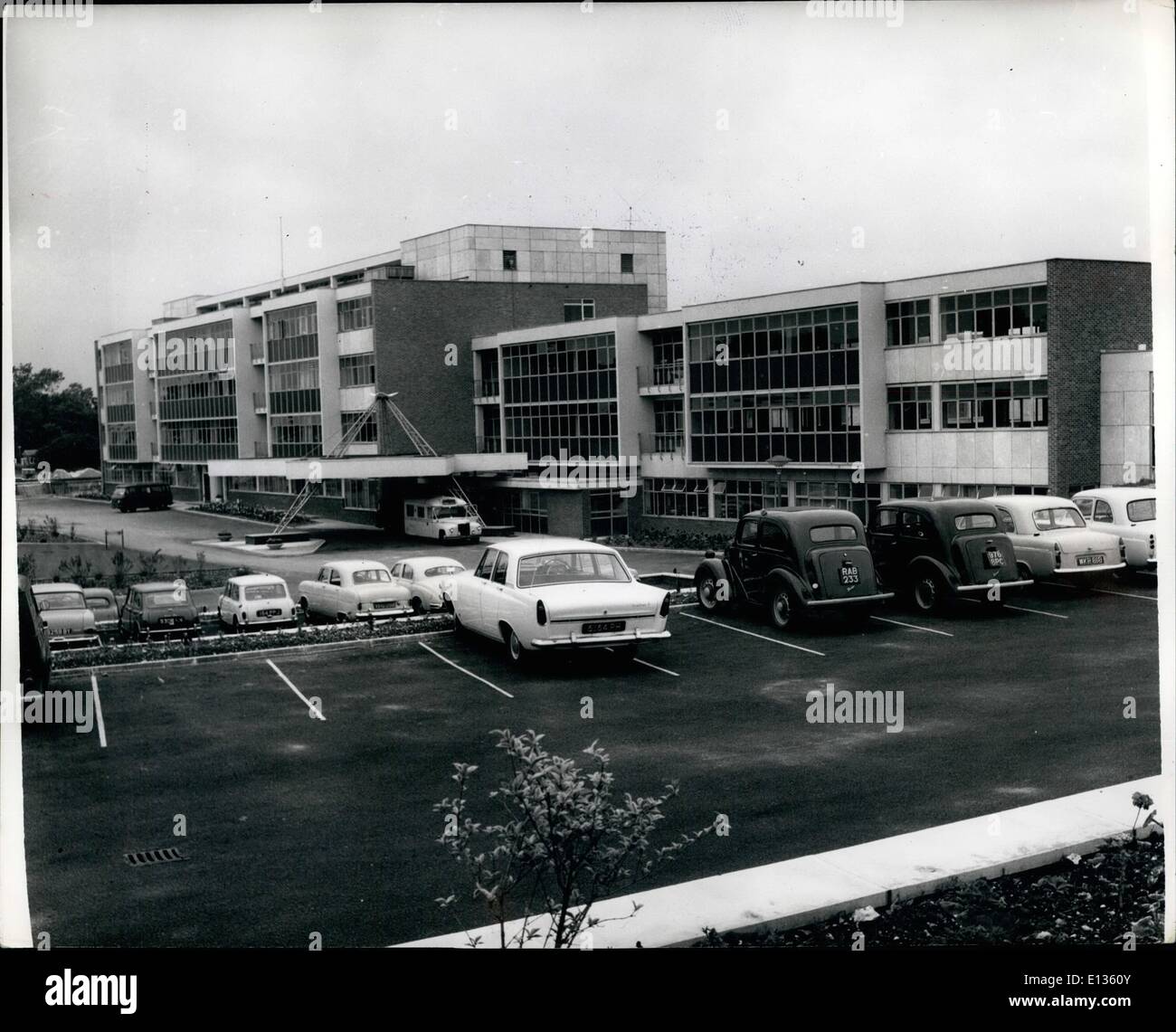 The royal marsden hospital in sutton hi-res stock photography and ...