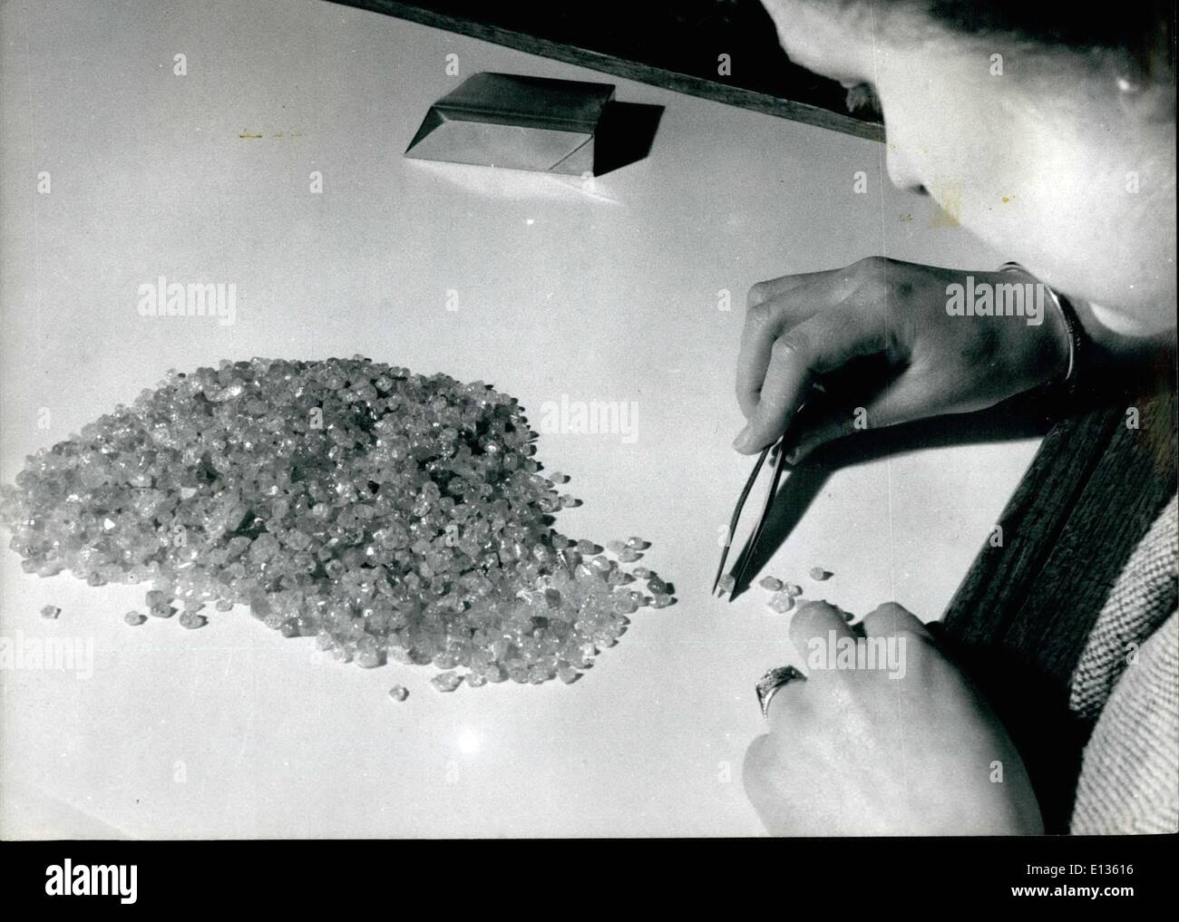 Sorting centre hi-res stock photography and images - Alamy