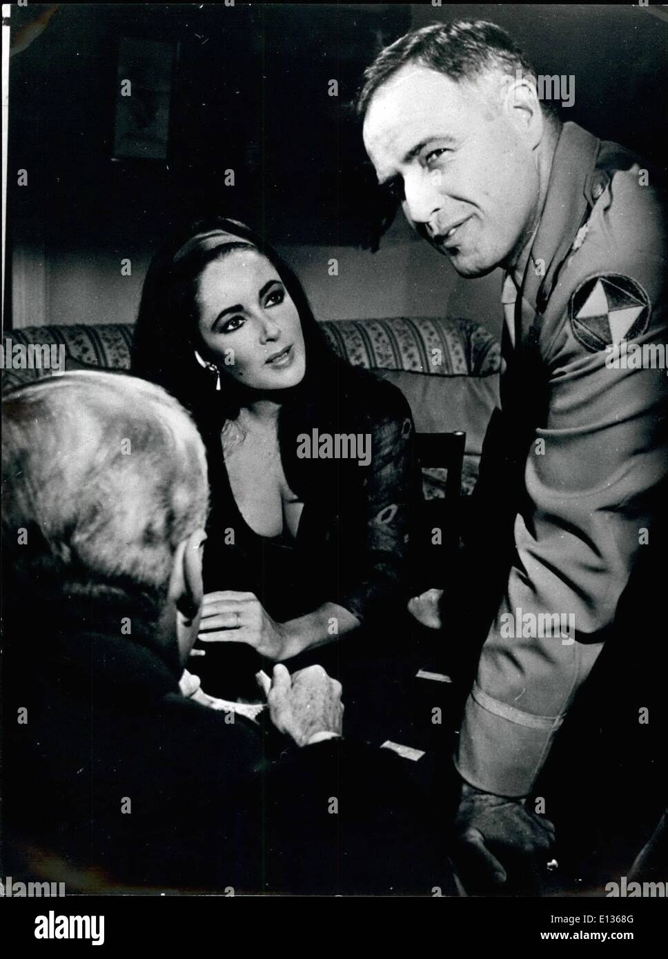 Elizabeth taylor reflections in golden hi-res stock photography and ...