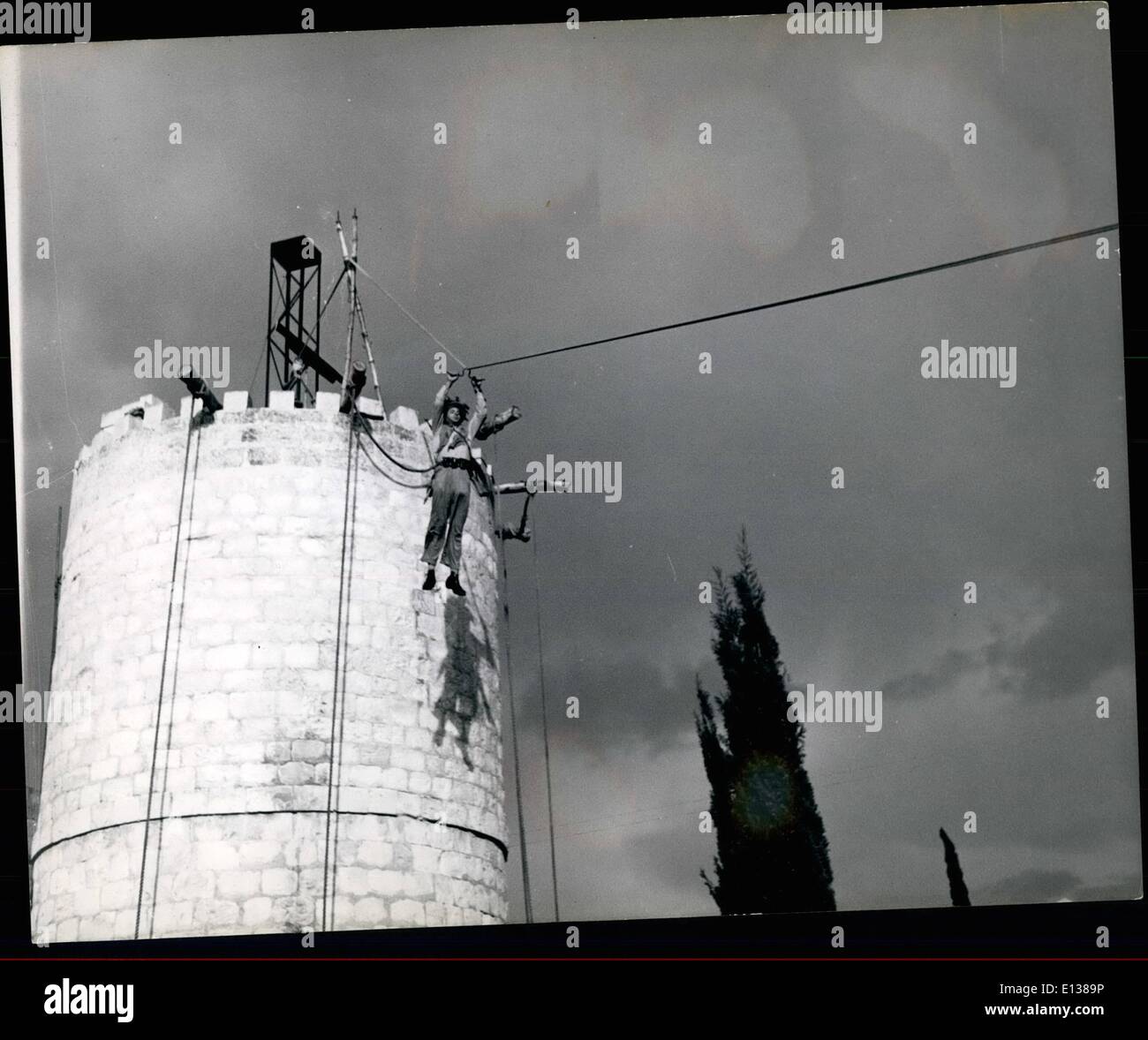 Assault course hi-res stock photography and images - Alamy