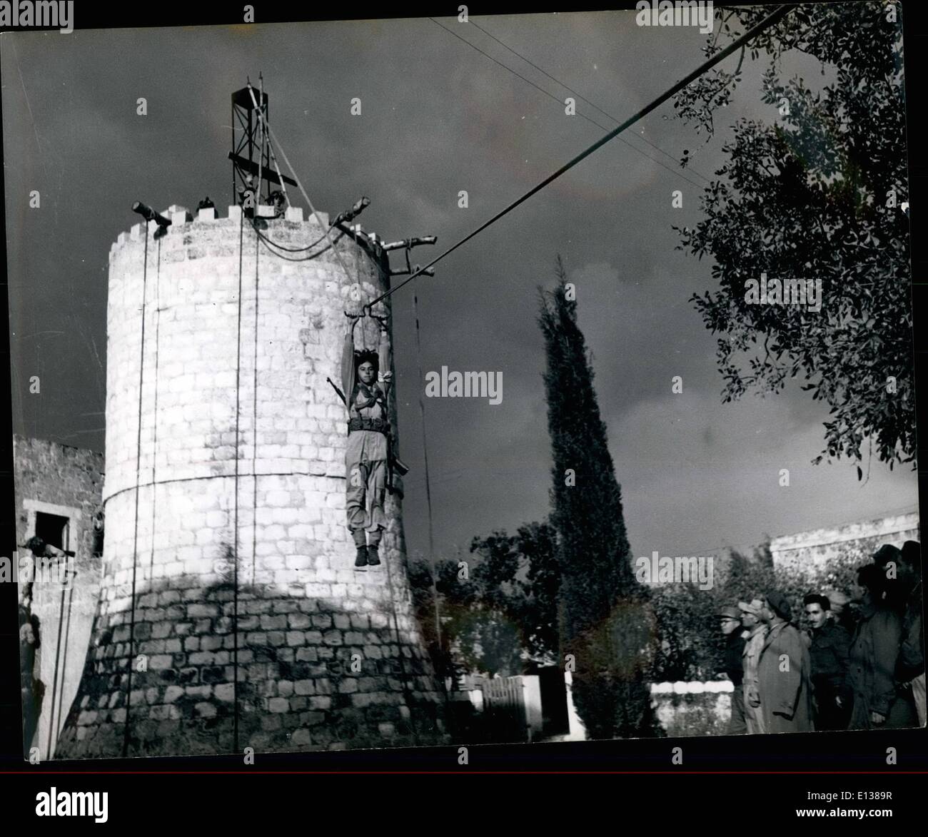 Assault course hi-res stock photography and images - Alamy