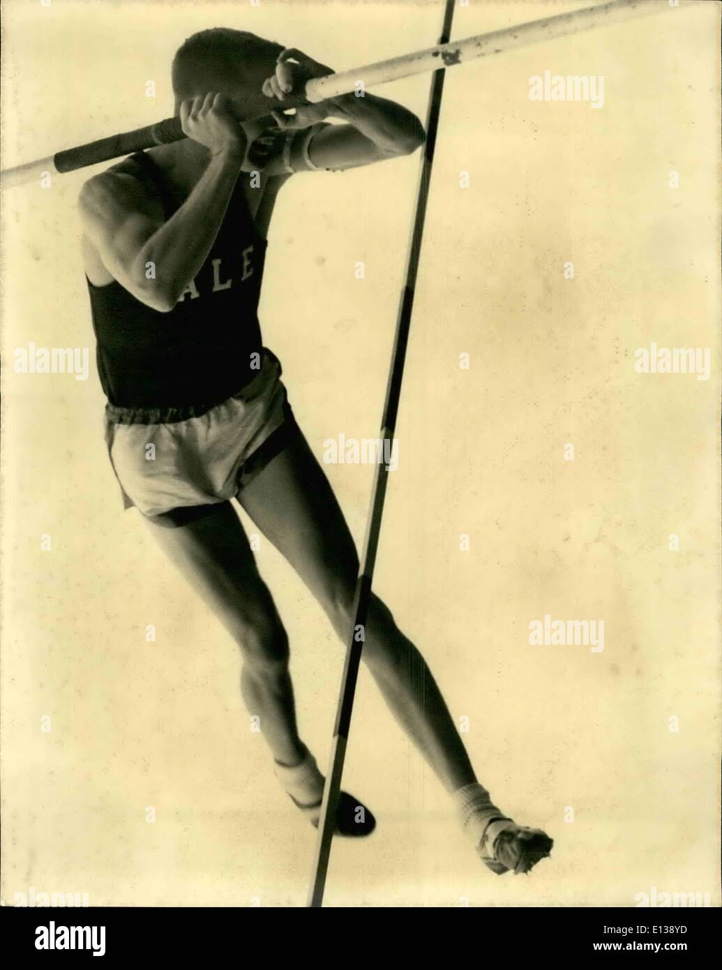 Pole vault pole hi-res stock photography and images - Alamy
