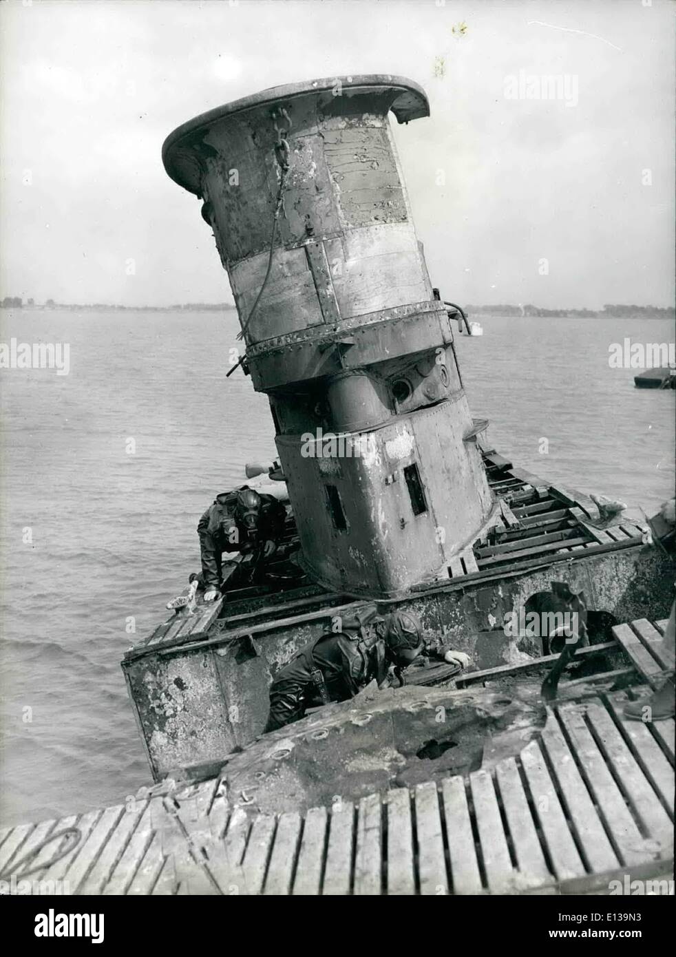 Training royal marine frogmen hi-res stock photography and images - Alamy