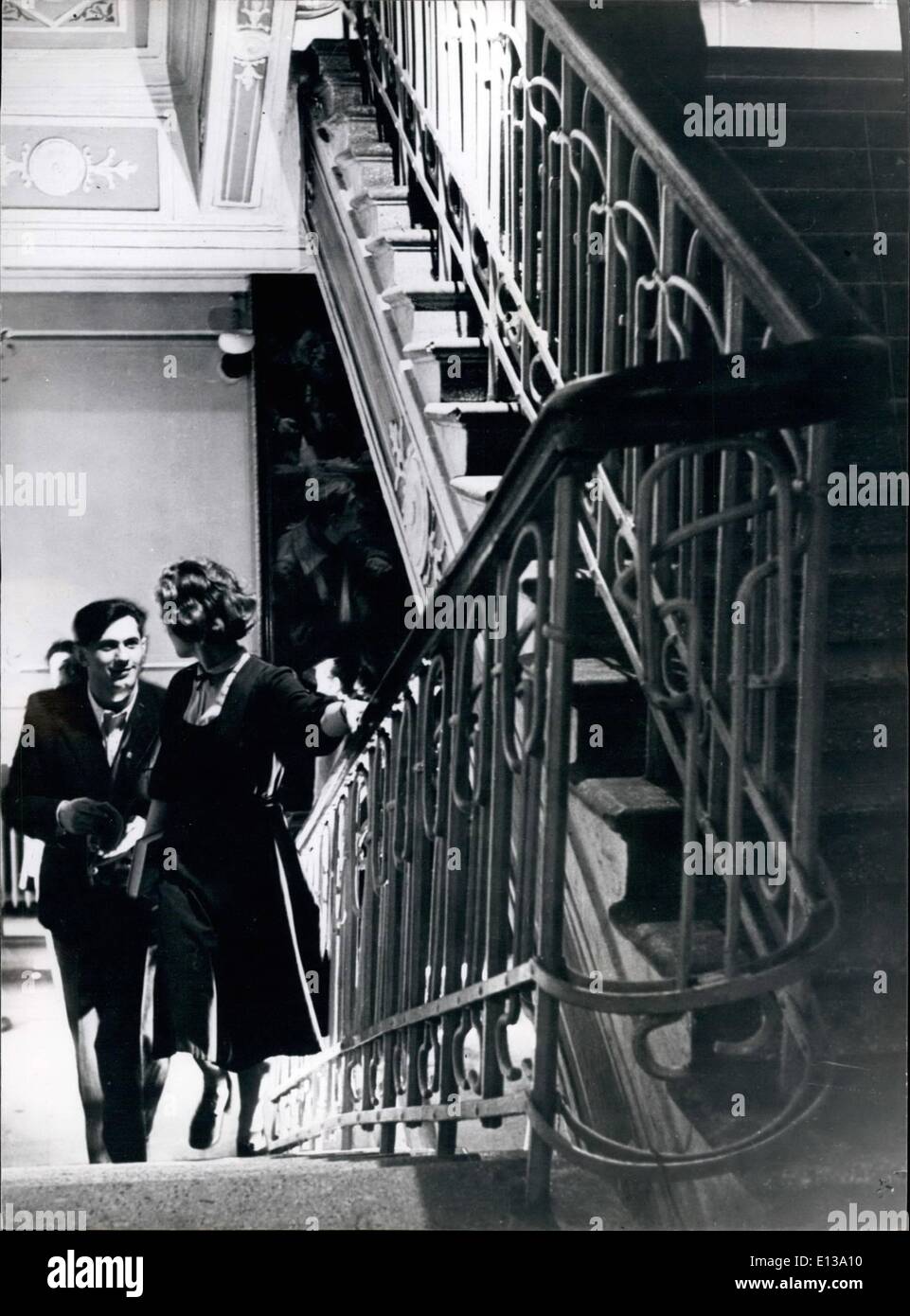 Fraternising hi-res stock photography and images - Alamy