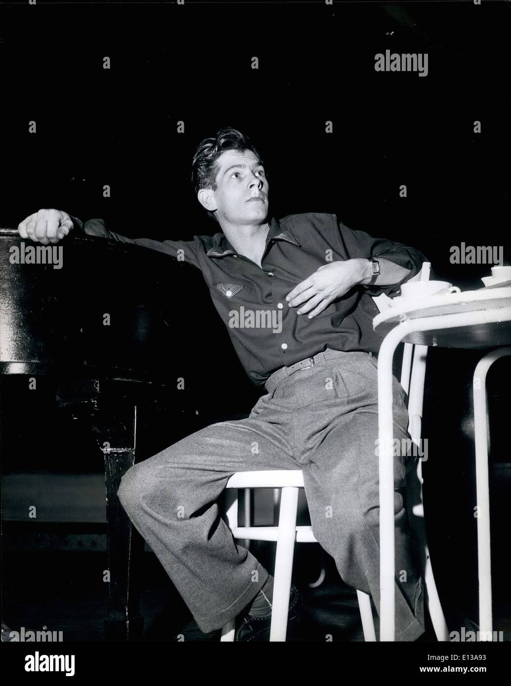 Collapsing hi-res stock photography and images - Alamy