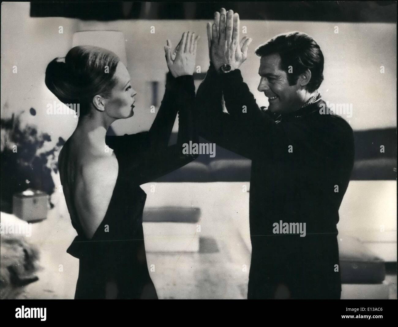 Marcello mastroianni faye dunaway hi-res stock photography and images ...