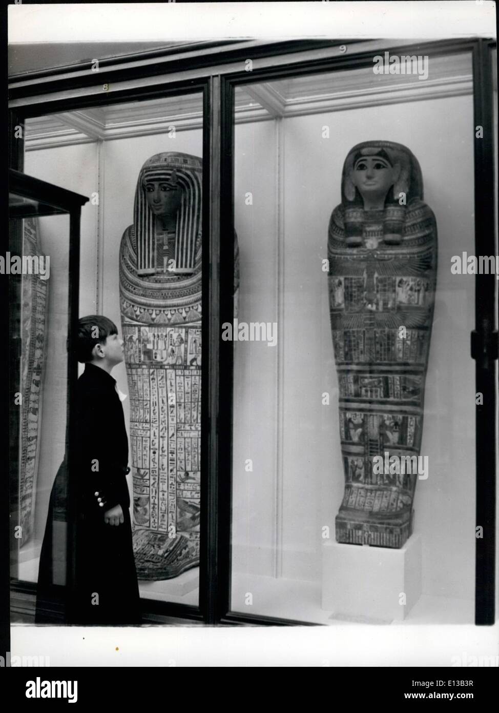 Mummy case hi-res stock photography and images - Alamy