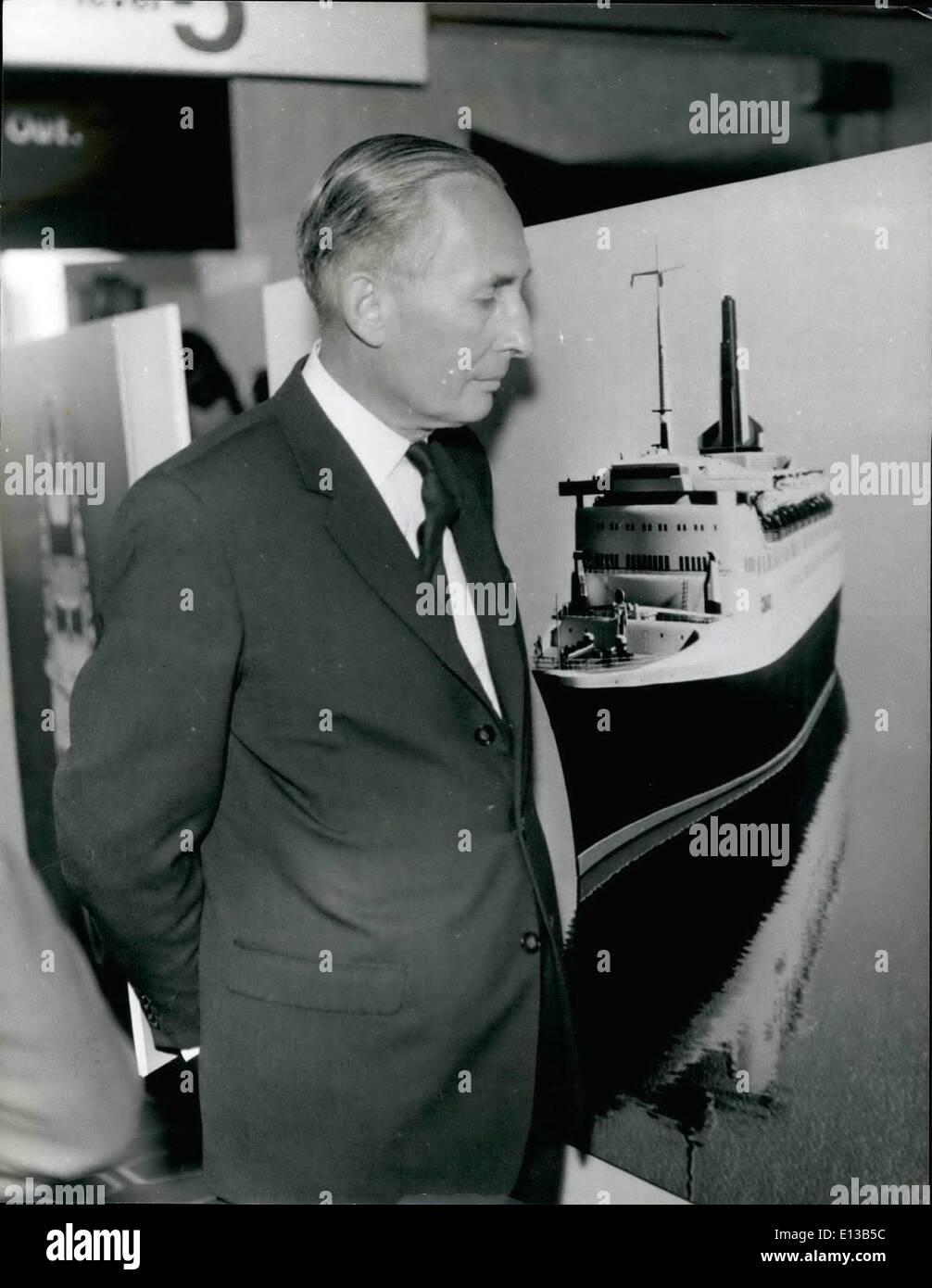 Sir basil hi-res stock photography and images - Alamy