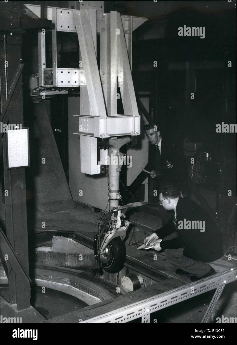 Drop test rig hi-res stock photography and images - Alamy