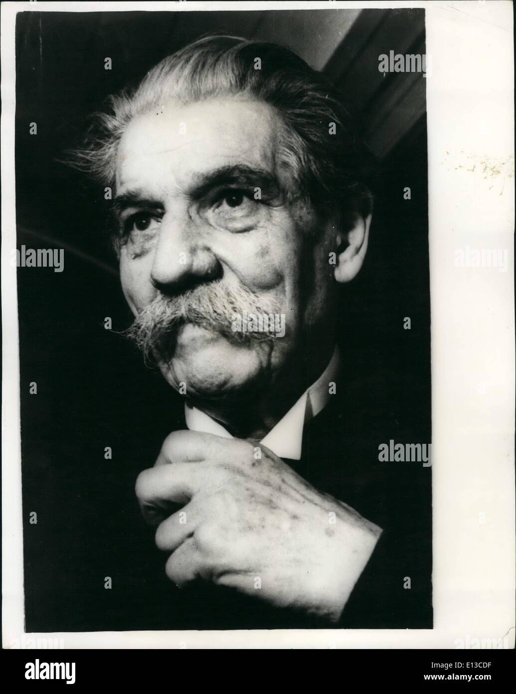 Doctor albert schweitzer hi-res stock photography and images - Alamy