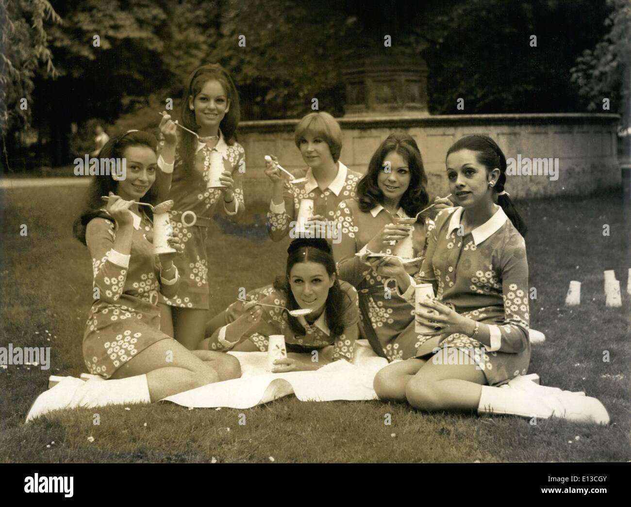 Blue bell girls hi-res stock photography and images - Alamy