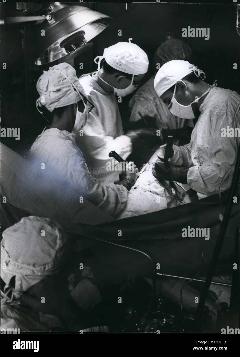 2012 kidney transplant operation hi-res stock photography and images ...