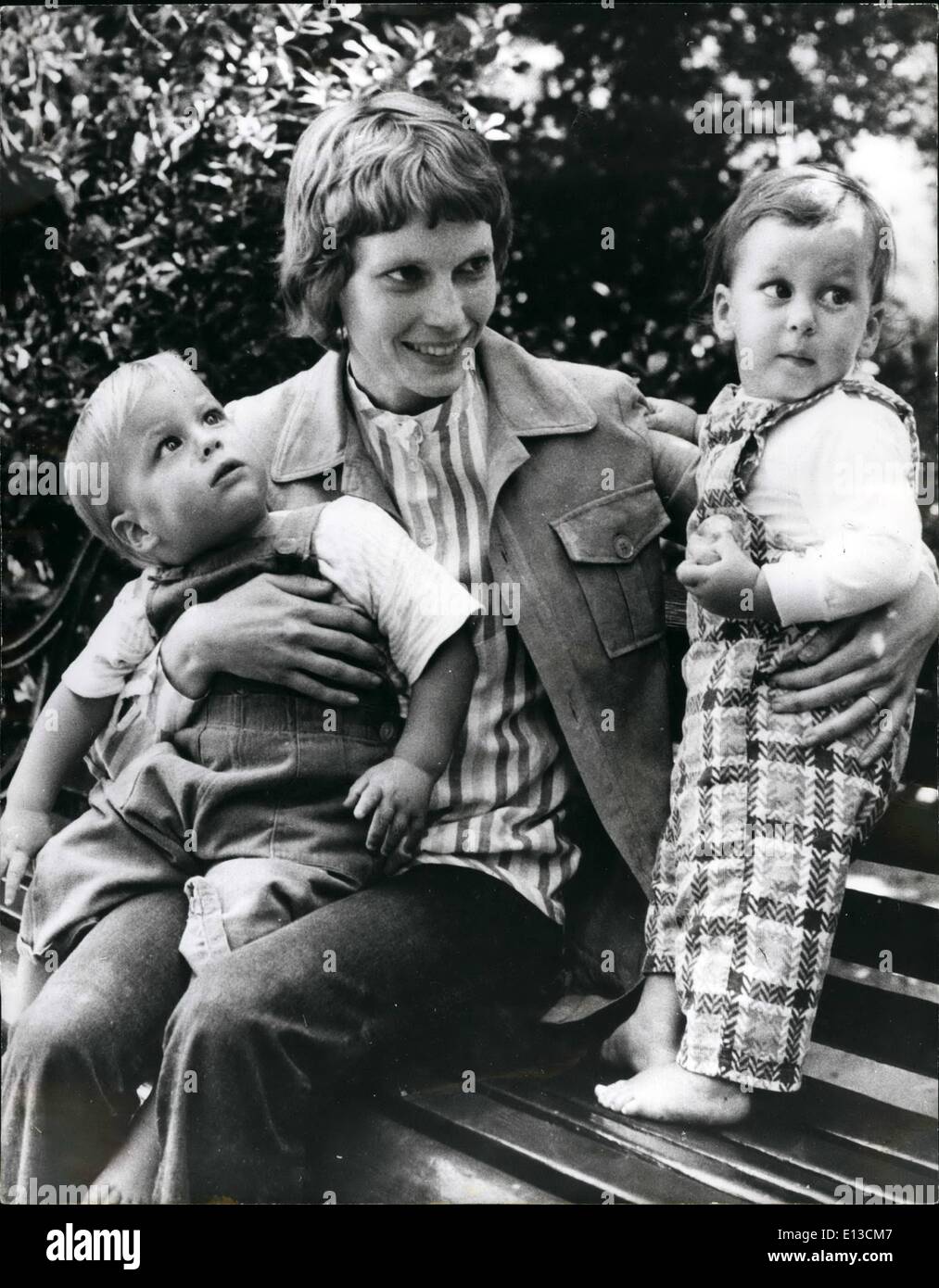 Mia farrow children hi-res stock photography and images - Alamy