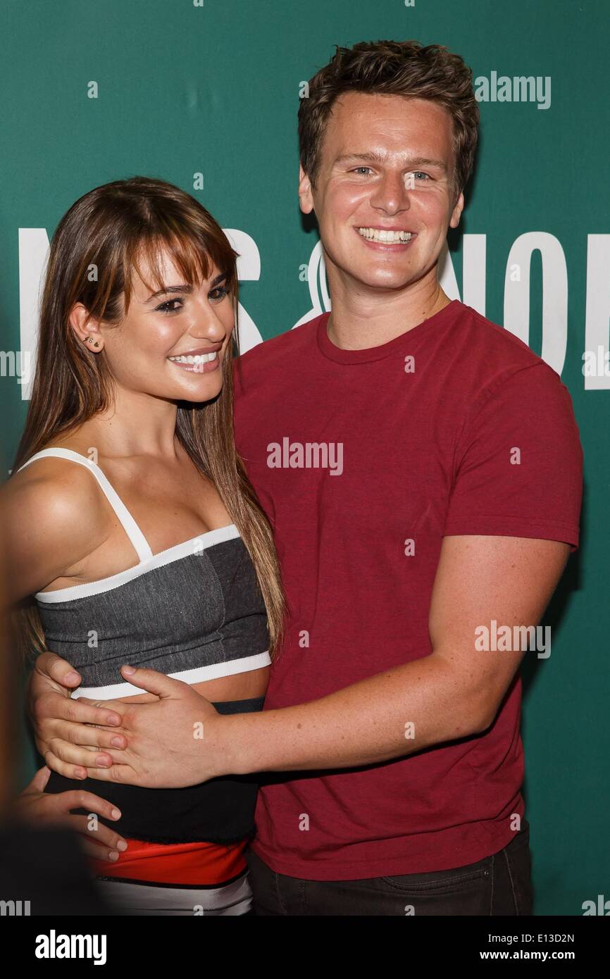 Lea michele jonathan groff hi-res stock photography and images - Alamy