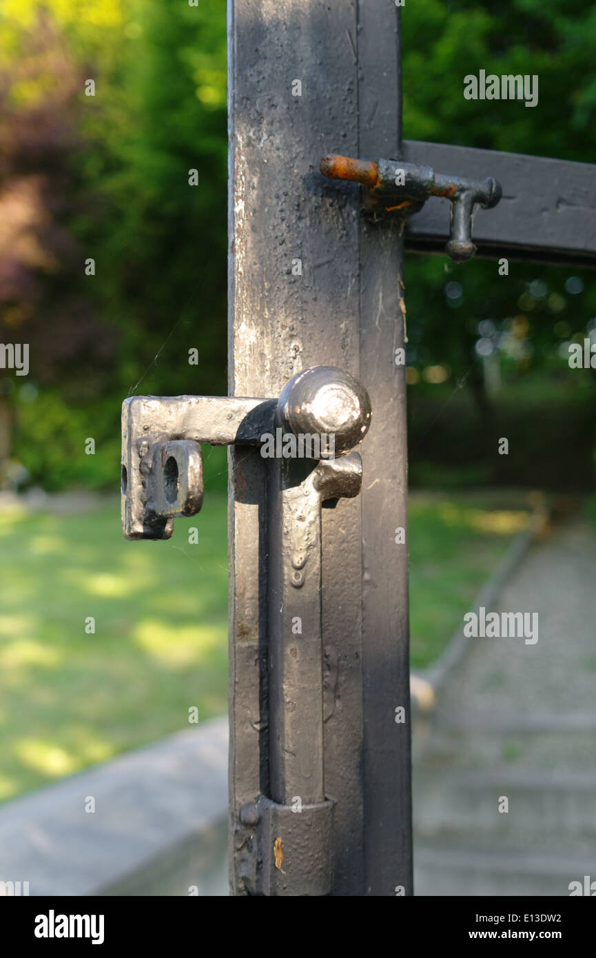 latch in a iron gate Stock Photo - Alamy