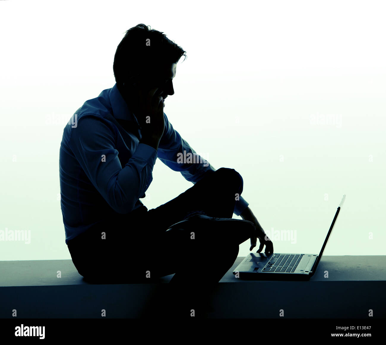 Businessman laptop computer network hi-res stock photography and images ...