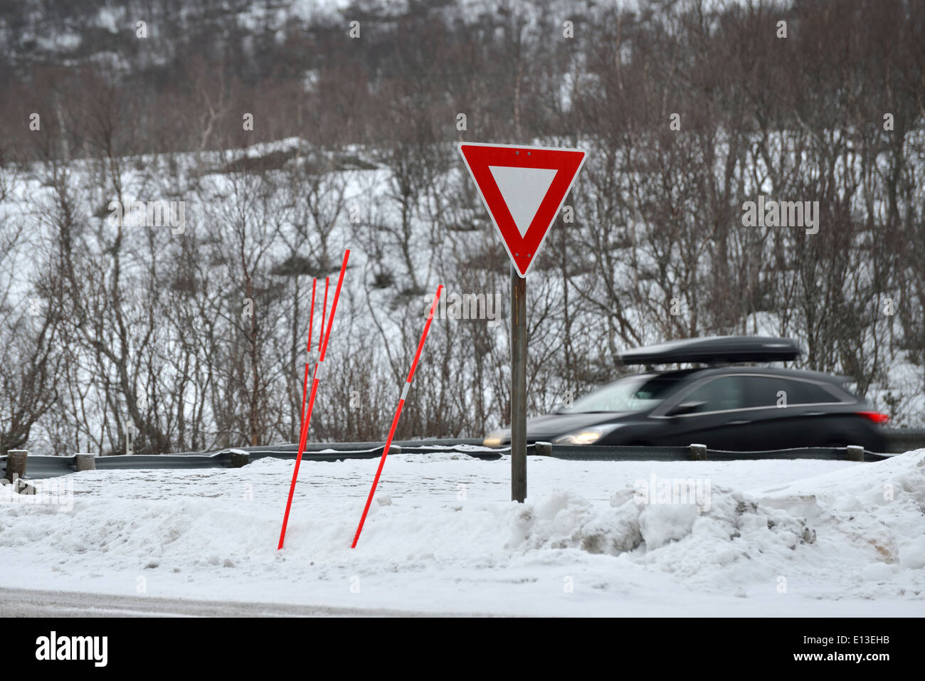 Road sign and poles indicating potential snow depth, Lofoten, Norway ...