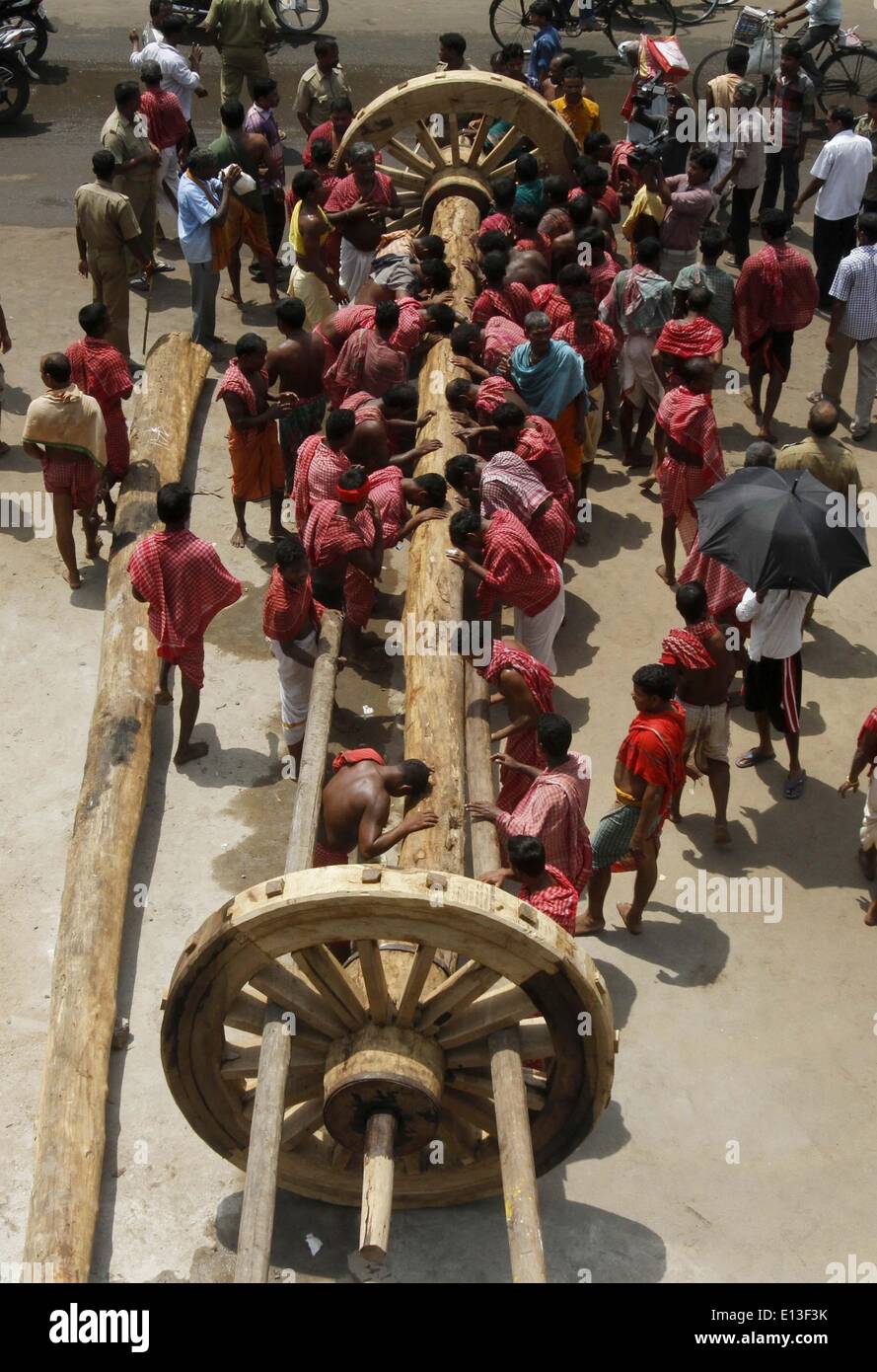 Indian chariot procession hi-res stock photography and images - Alamy
