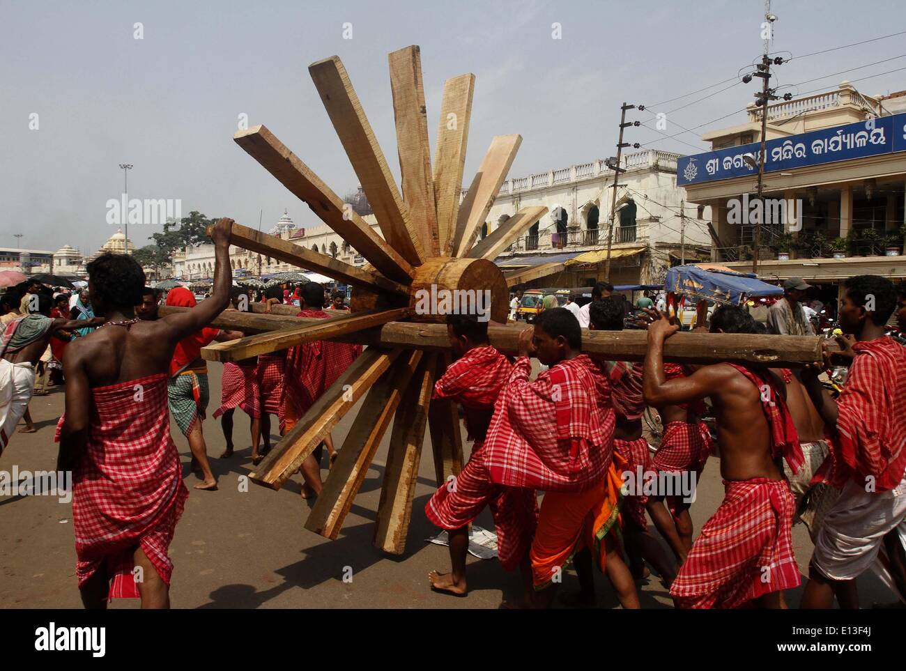 Indian chariot procession hi-res stock photography and images - Alamy